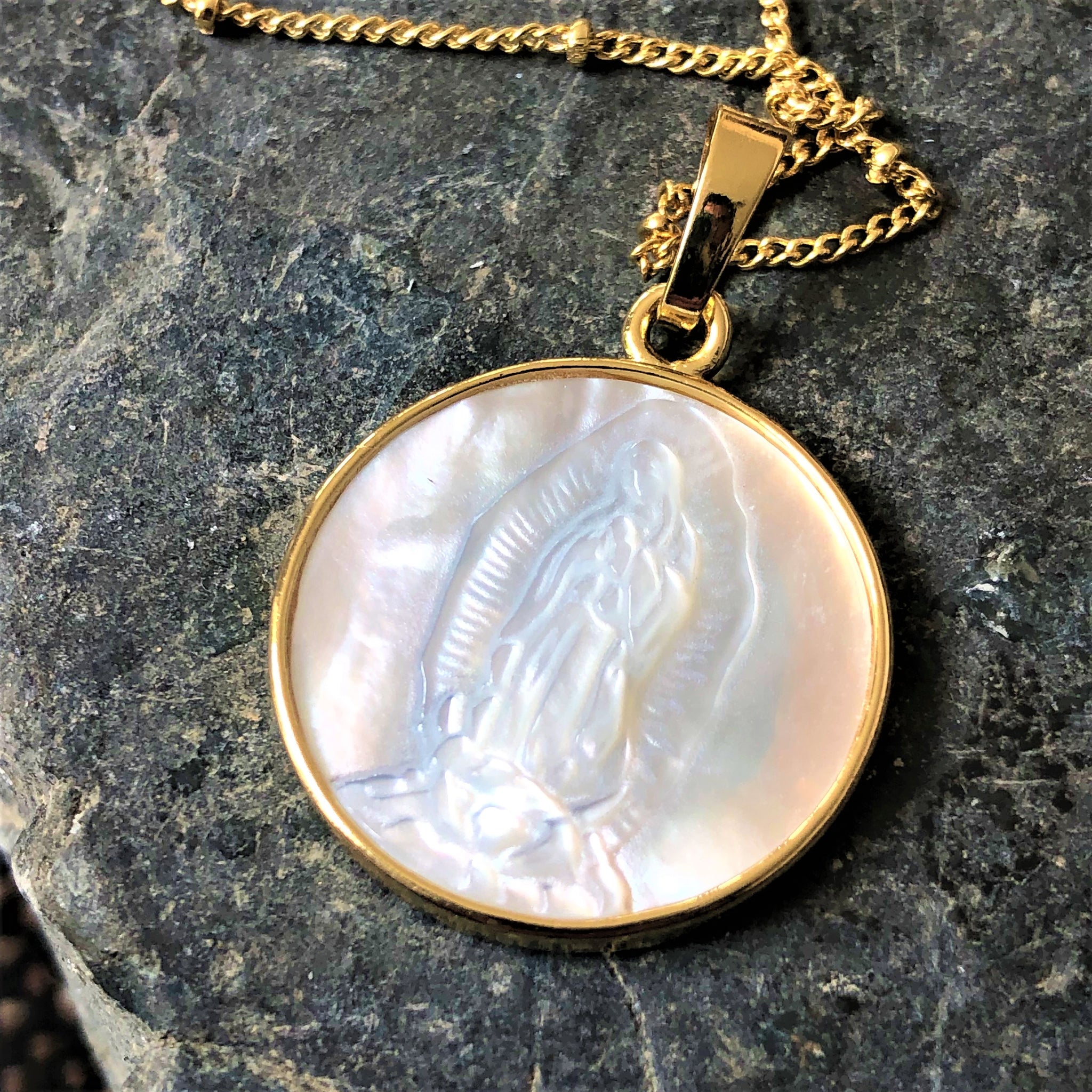Medalla Virgen Maria en nacar – Holy Metals